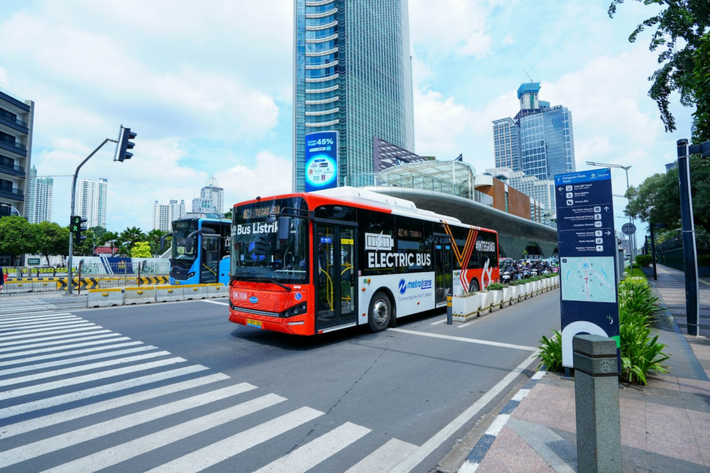 7 Rute Bus Listrik Transjakarta 2024, Cek Rute Lengkapnya! - Haijakarta.id