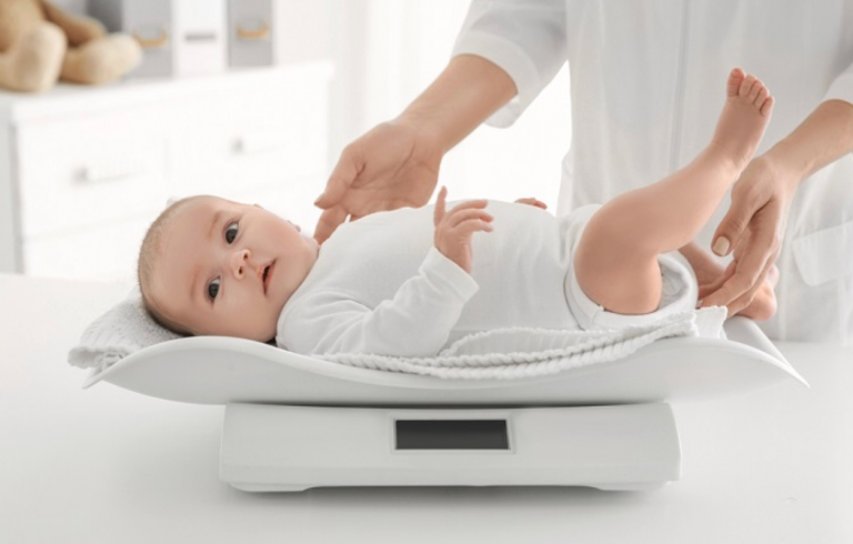 Pedoman Berat Badan Bayi Normal Berdasarkan Usia Menurut WHO ...